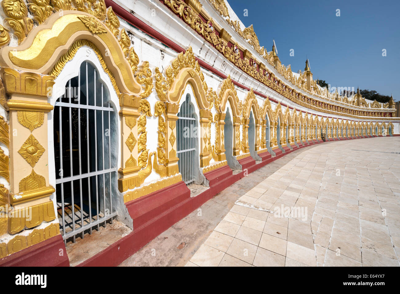 Umin Thounzeh or U Min Thonze, Pagoda of the 30 Caves, walls decorated ...