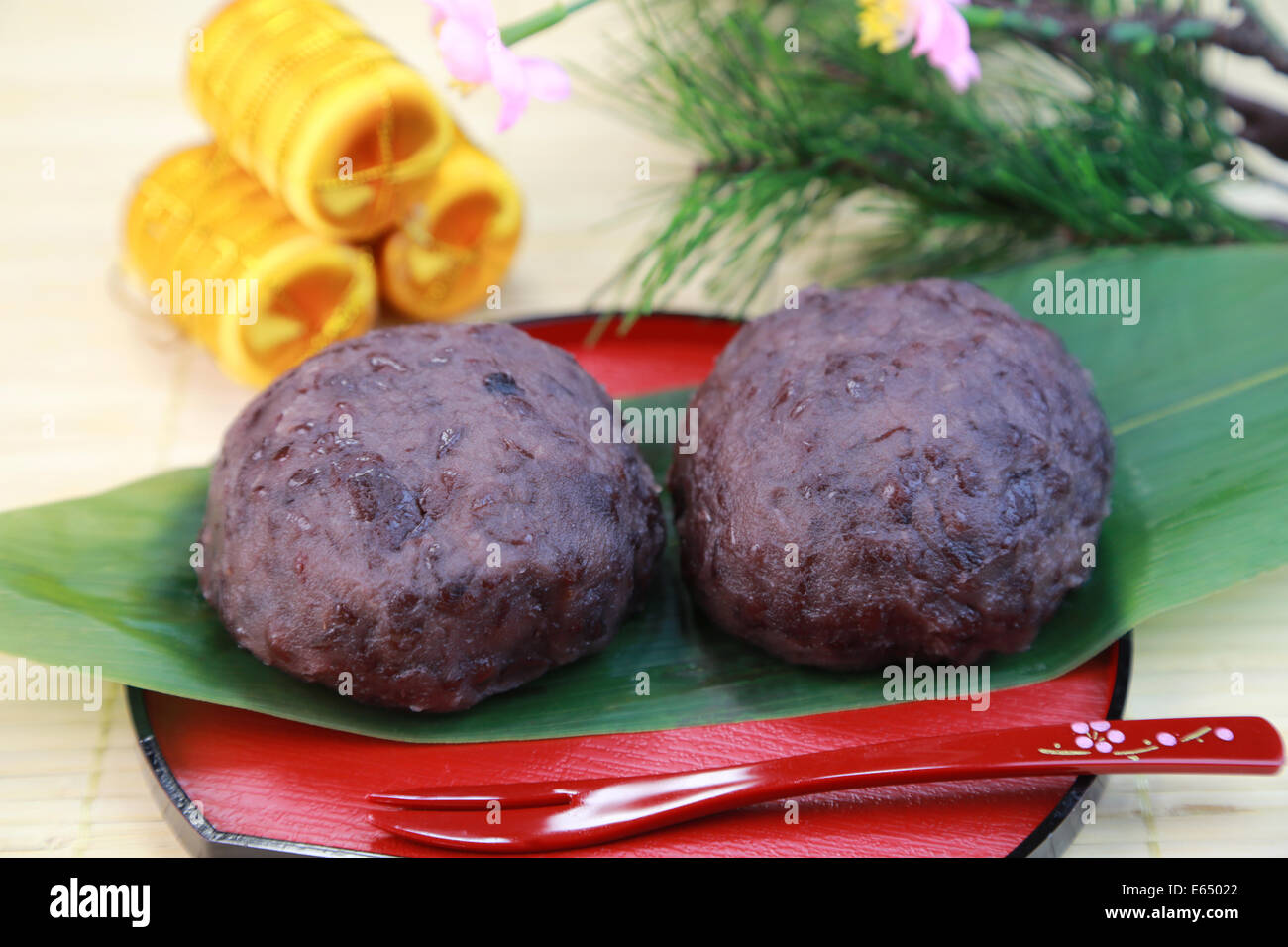 Botamochi (Japanese sweet rice ball Stock Photo - Alamy