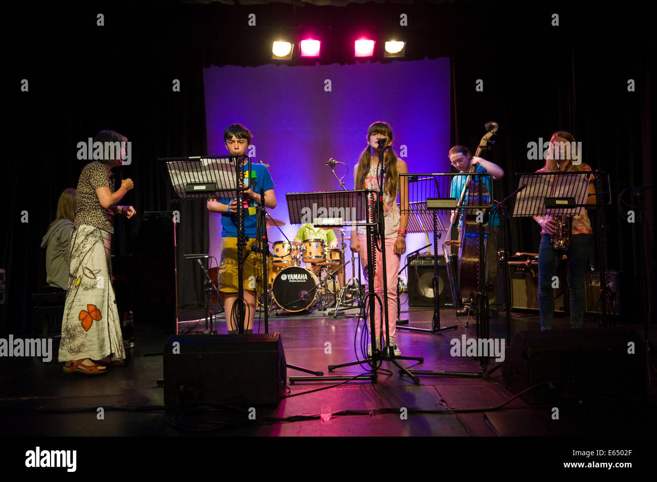 School bands stage hi-res stock photography and images - Alamy