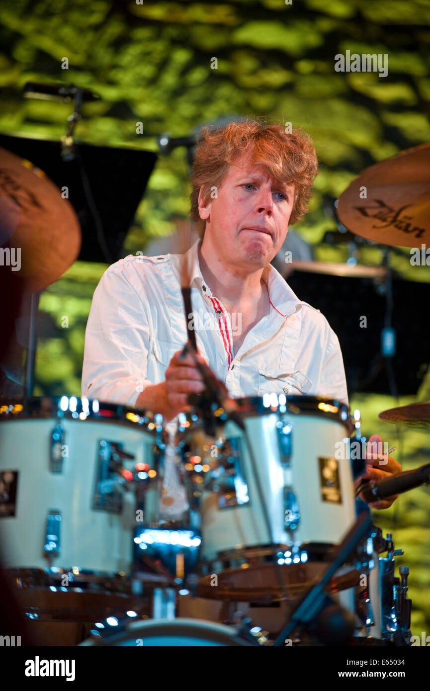 Big band drummer hi-res stock photography and images - Alamy