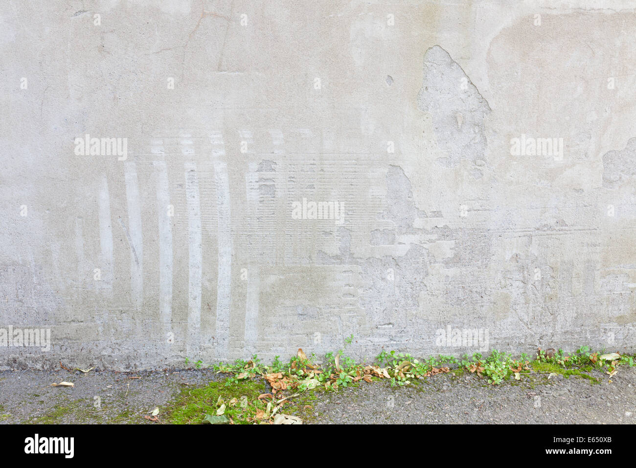 Messy concrete wall Stock Photo - Alamy