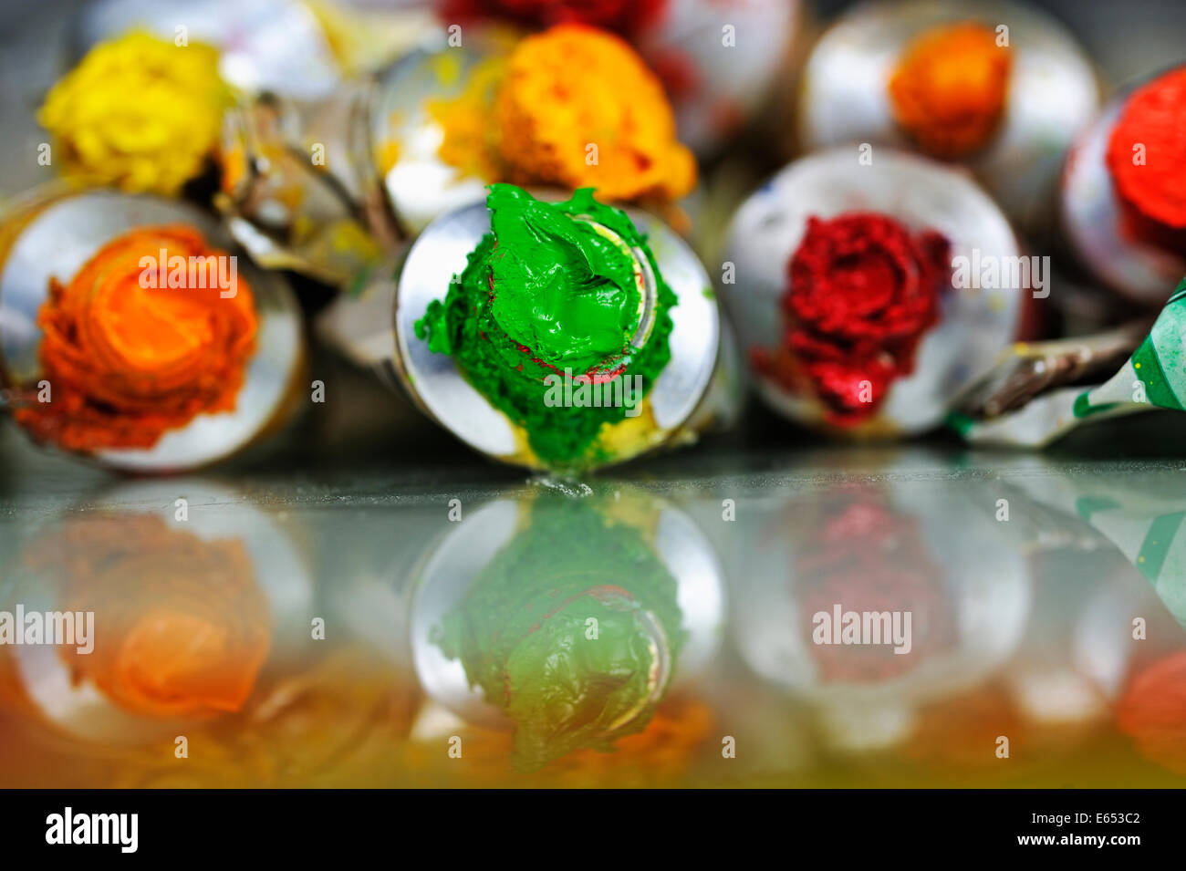 Paint tubes hi-res stock photography and images - Alamy