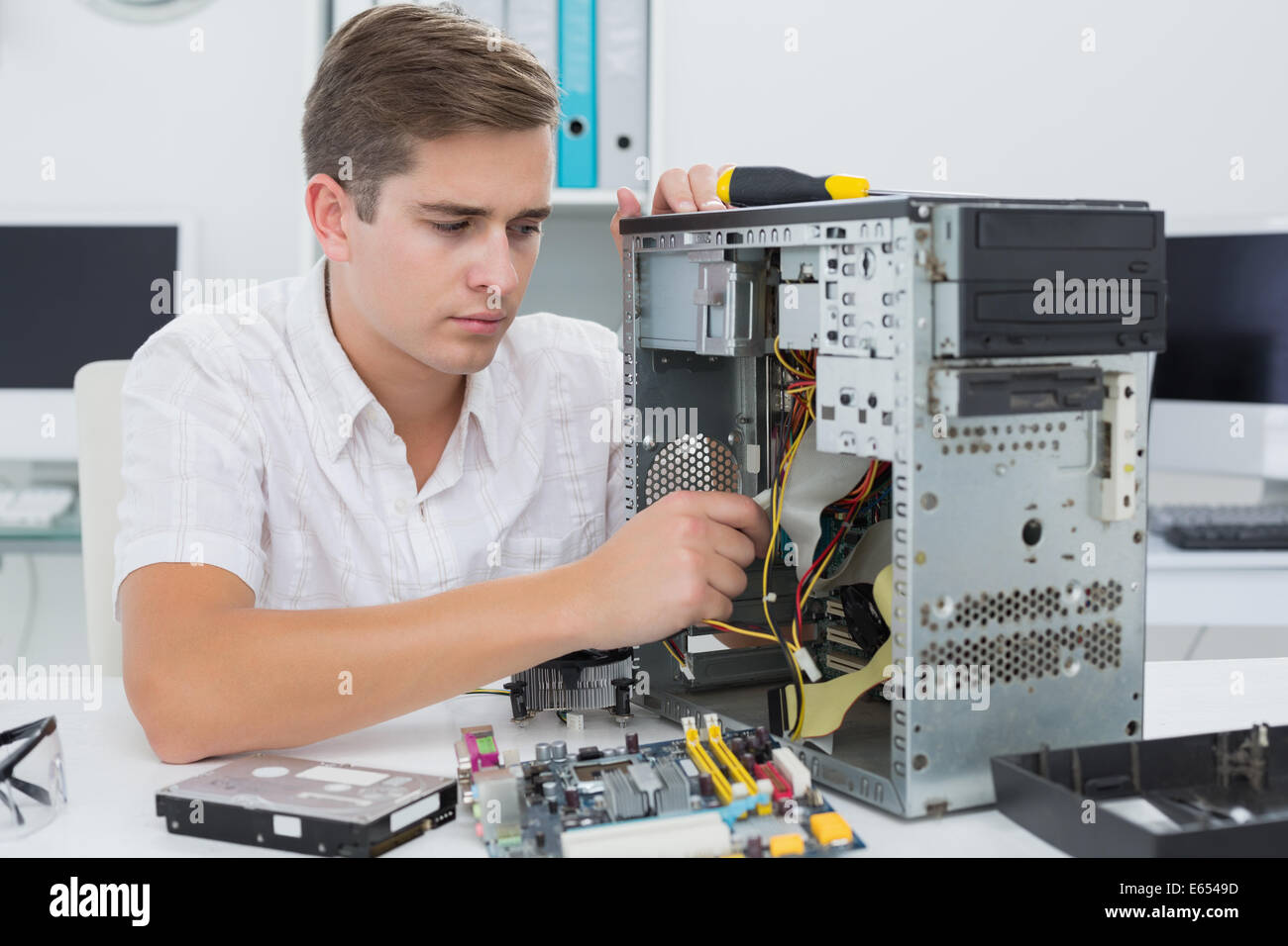 Computer repair hi-res stock photography and images - Alamy