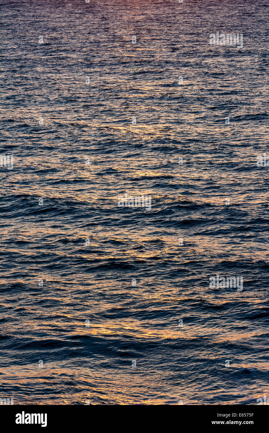 Sun reflection over ocean waves hi-res stock photography and images - Alamy