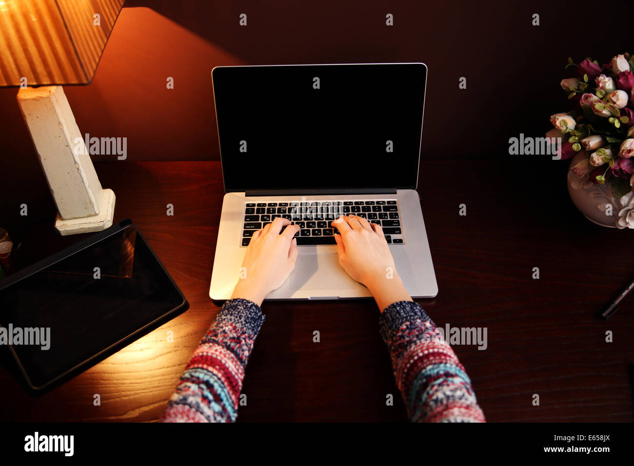 Female hands using laptop hi-res stock photography and images - Alamy