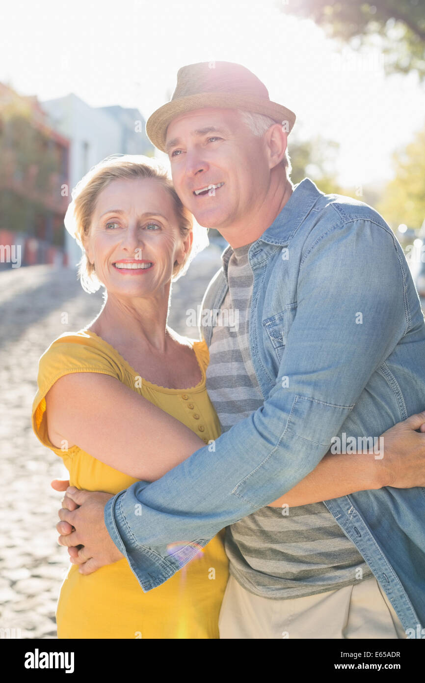 Happy mature couple hugging in the city Stock Photo - Alamy