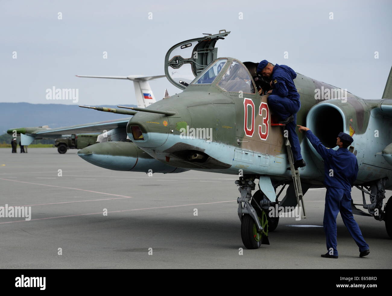 15th Aircraft Maintenance Unit Stock Photos & 15th Aircraft Maintenance ...