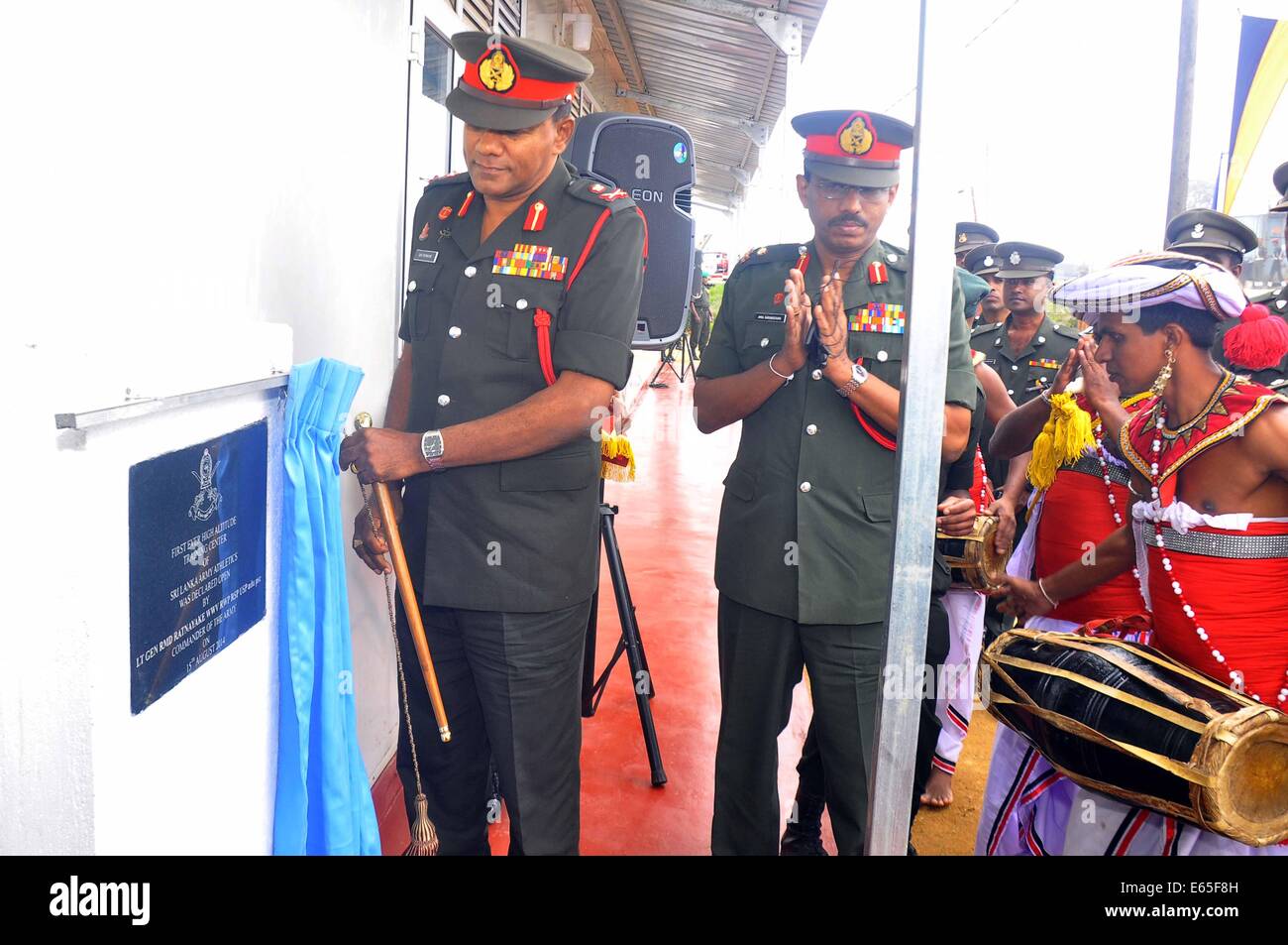 Sri lanka army commander lt hi-res stock photography and images - Alamy