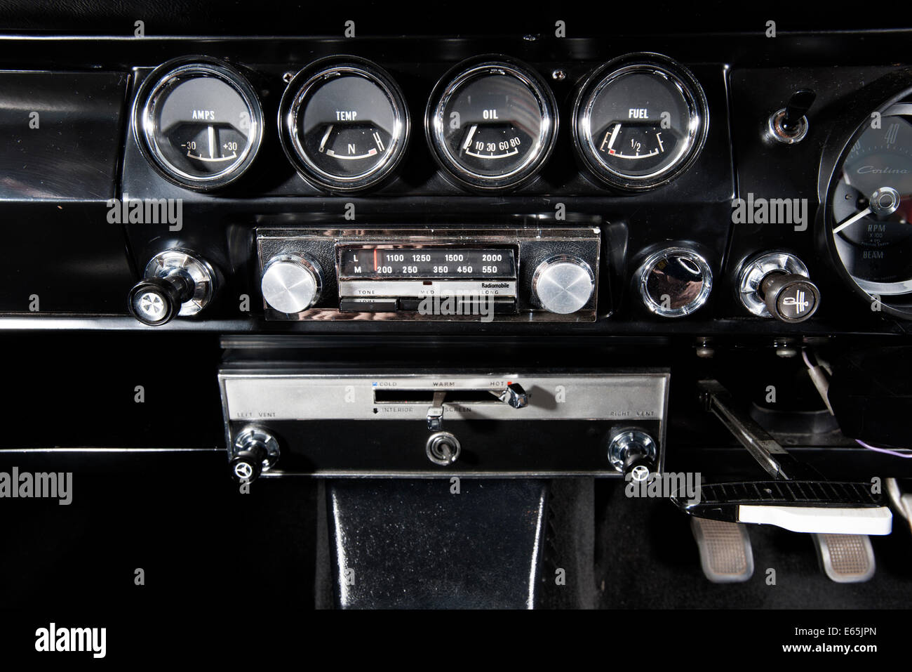 1965 Mk1 mk 1 mark one Ford Cortina GT dash board dials and MW radio ...