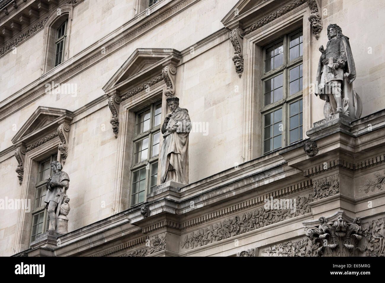 Statues of writers and artists overlooking the Cour Napoléon, Musée du ...