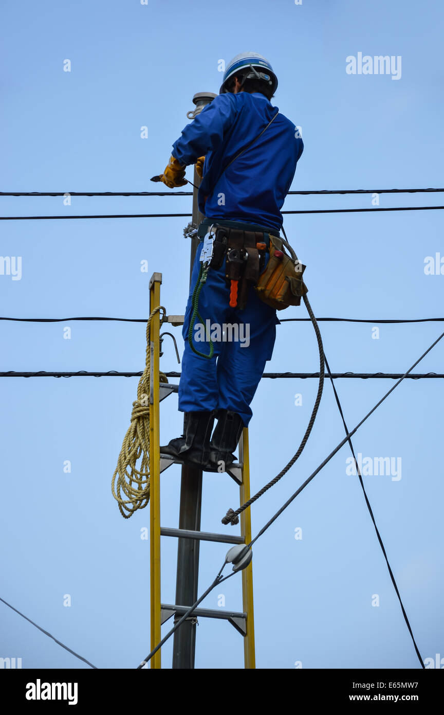 Lineman climbing ladder power pole hi-res stock photography and images ...