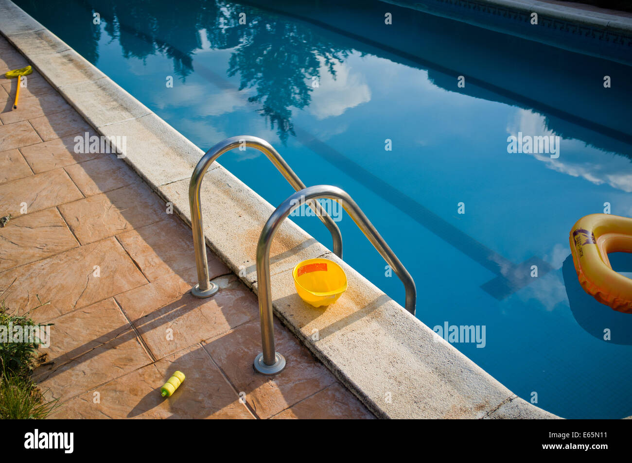 Corner swimming pool hi-res stock photography and images - Alamy