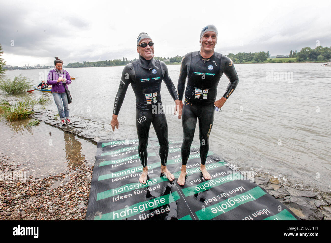 Bonn, Germany. 15th Aug, 2014. Rhine swimmer Andreas Fath (L) reaches ...