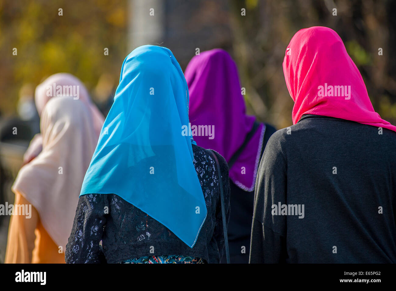 Europe muslim women hi-res stock photography and images - Alamy