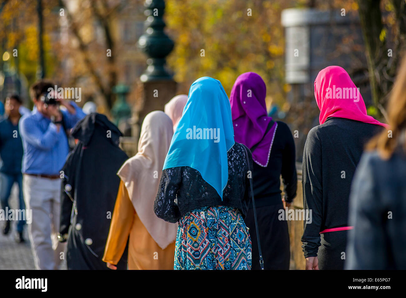 Women in abaya hi-res stock photography and images - Alamy