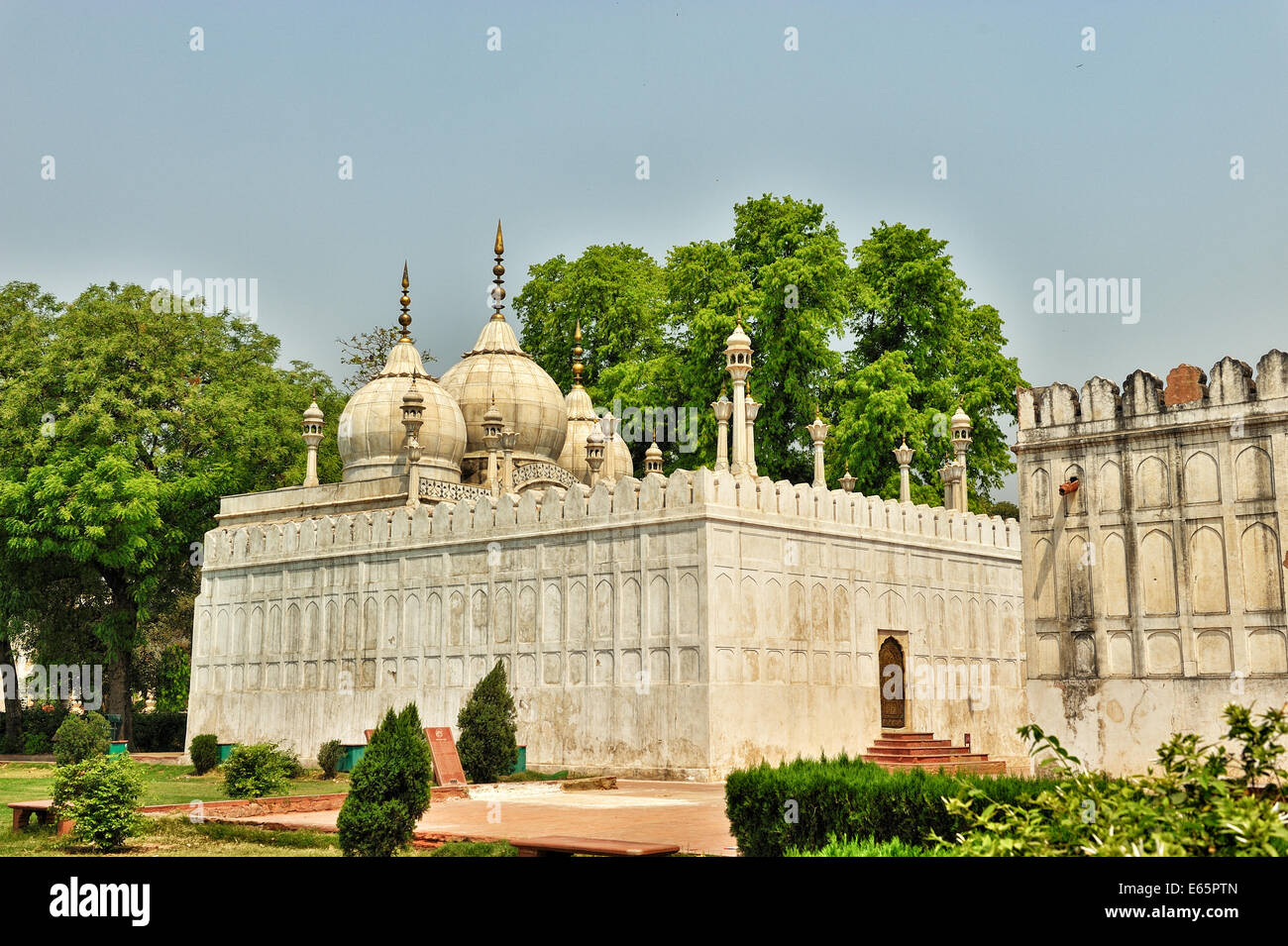 Moti Masjid, the Pearl Mosque. Red Fort Stock Photo - Alamy