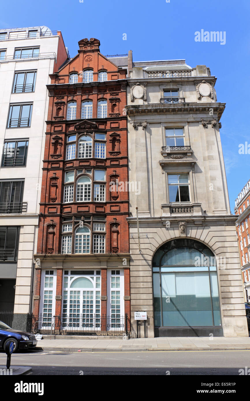 Very narrow building hi-res stock photography and images - Alamy