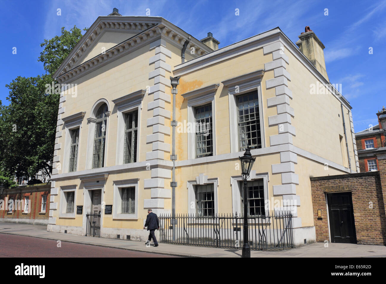 London city queens chapel hi-res stock photography and images - Alamy