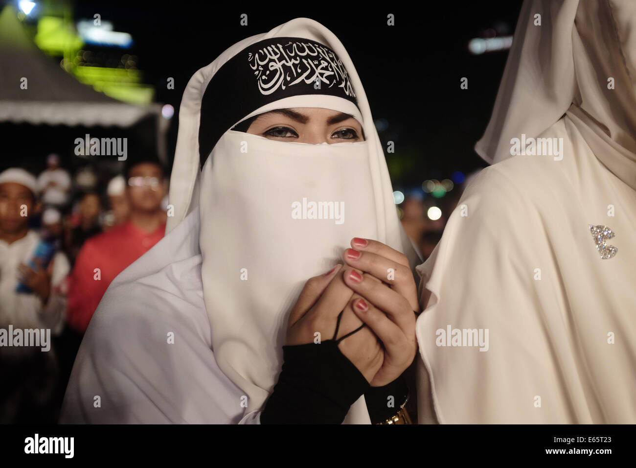 Kuala Lumpur, Malaysia. 15th Aug, 2014. Malaysian Muslims offer prayer ...