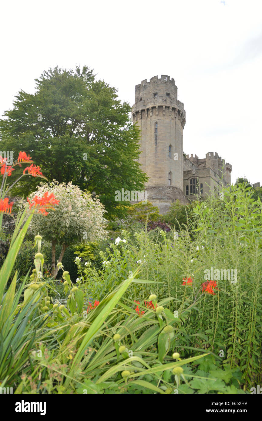 Warwick castle gardens hi-res stock photography and images - Alamy