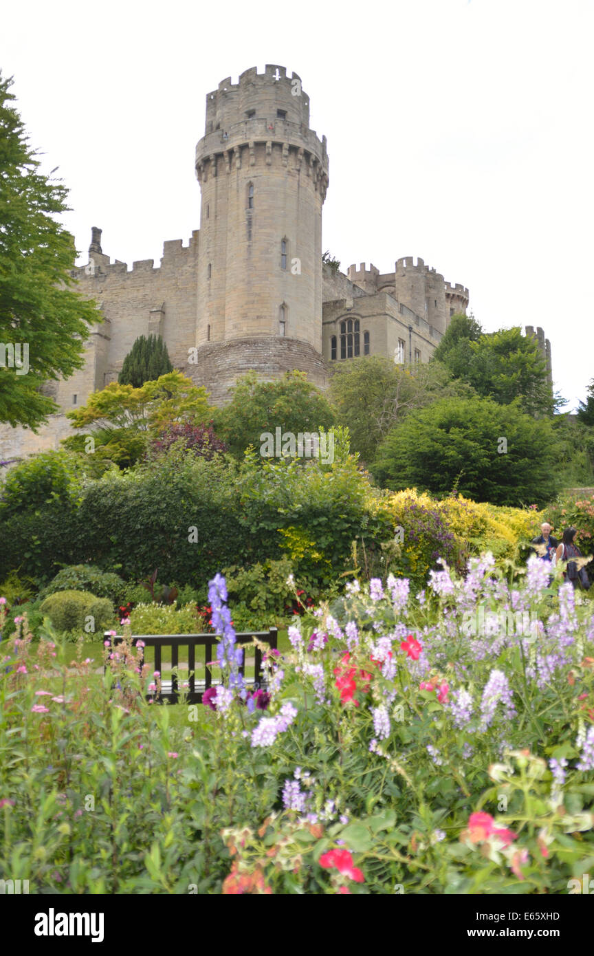 Warwick castle gardens hi-res stock photography and images - Alamy