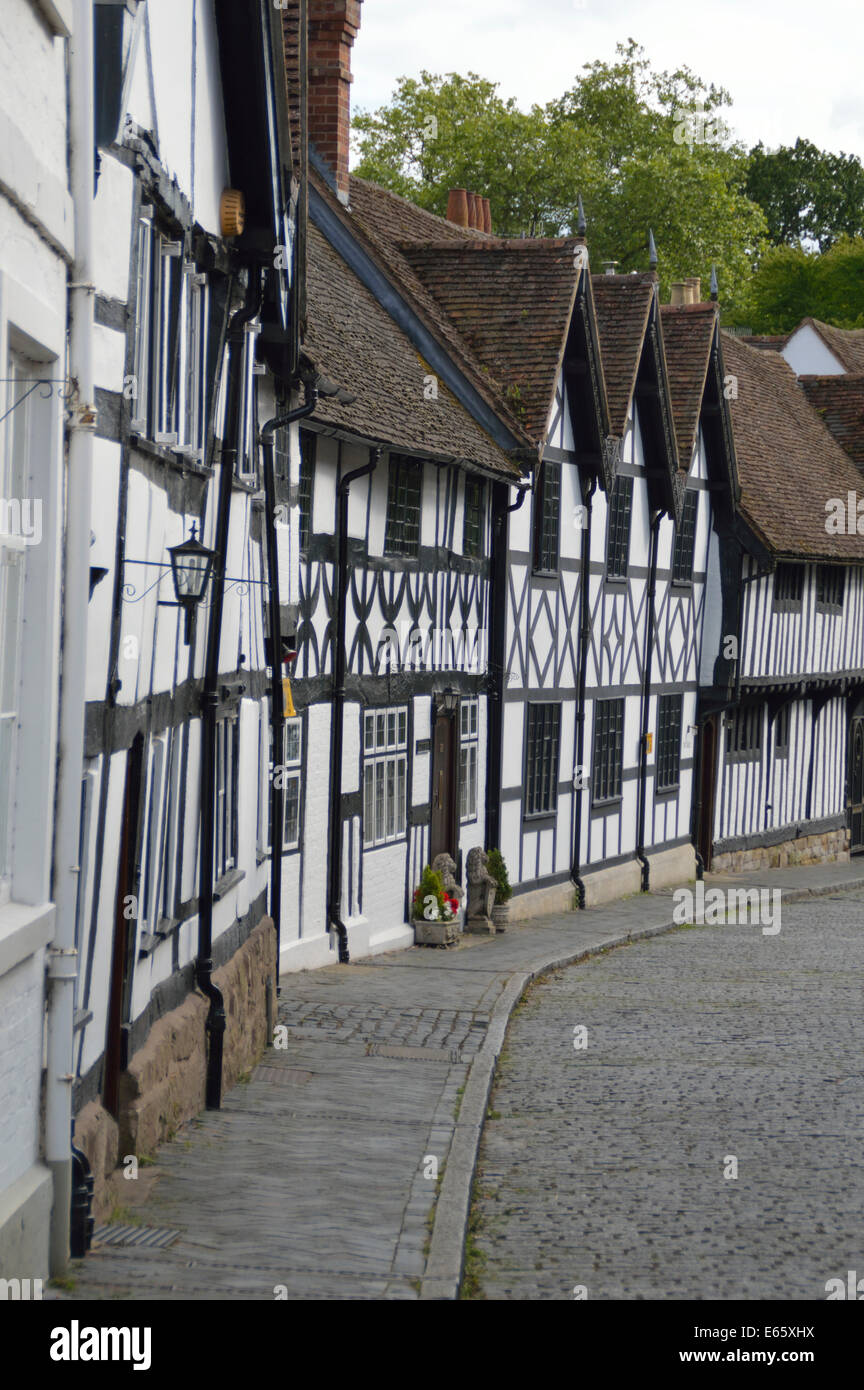 Tudor timber framed houses hi-res stock photography and images - Alamy
