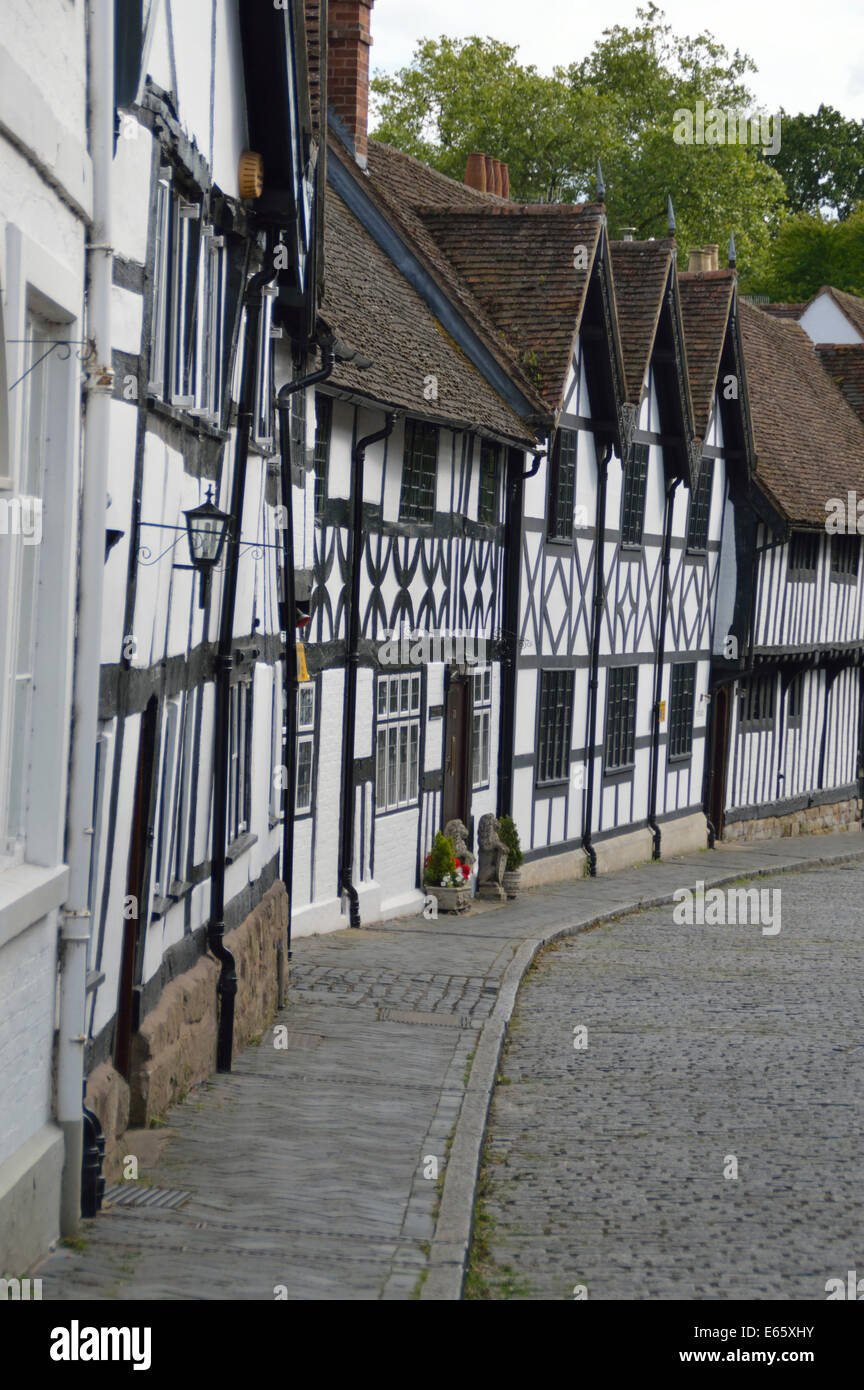 Tudor timber framed houses hi-res stock photography and images - Alamy