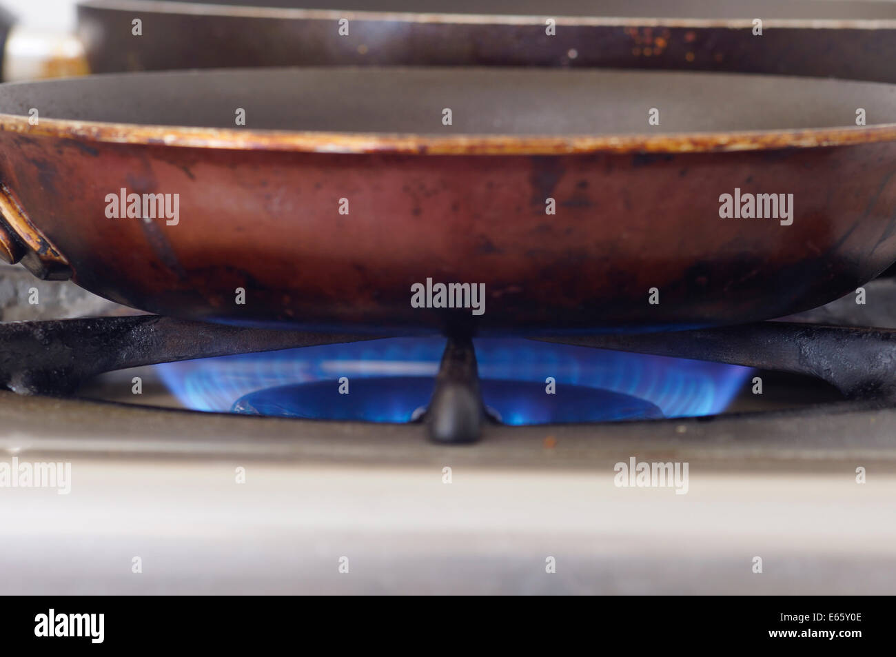 Lit blue gas stove hi-res stock photography and images - Alamy