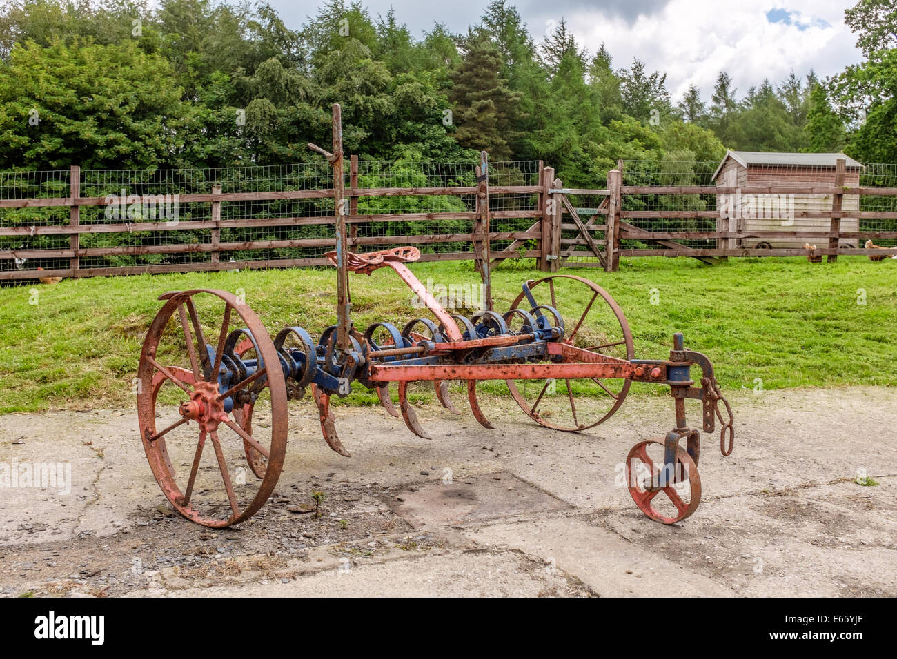 Vintage farm machinery hi-res stock photography and images - Alamy