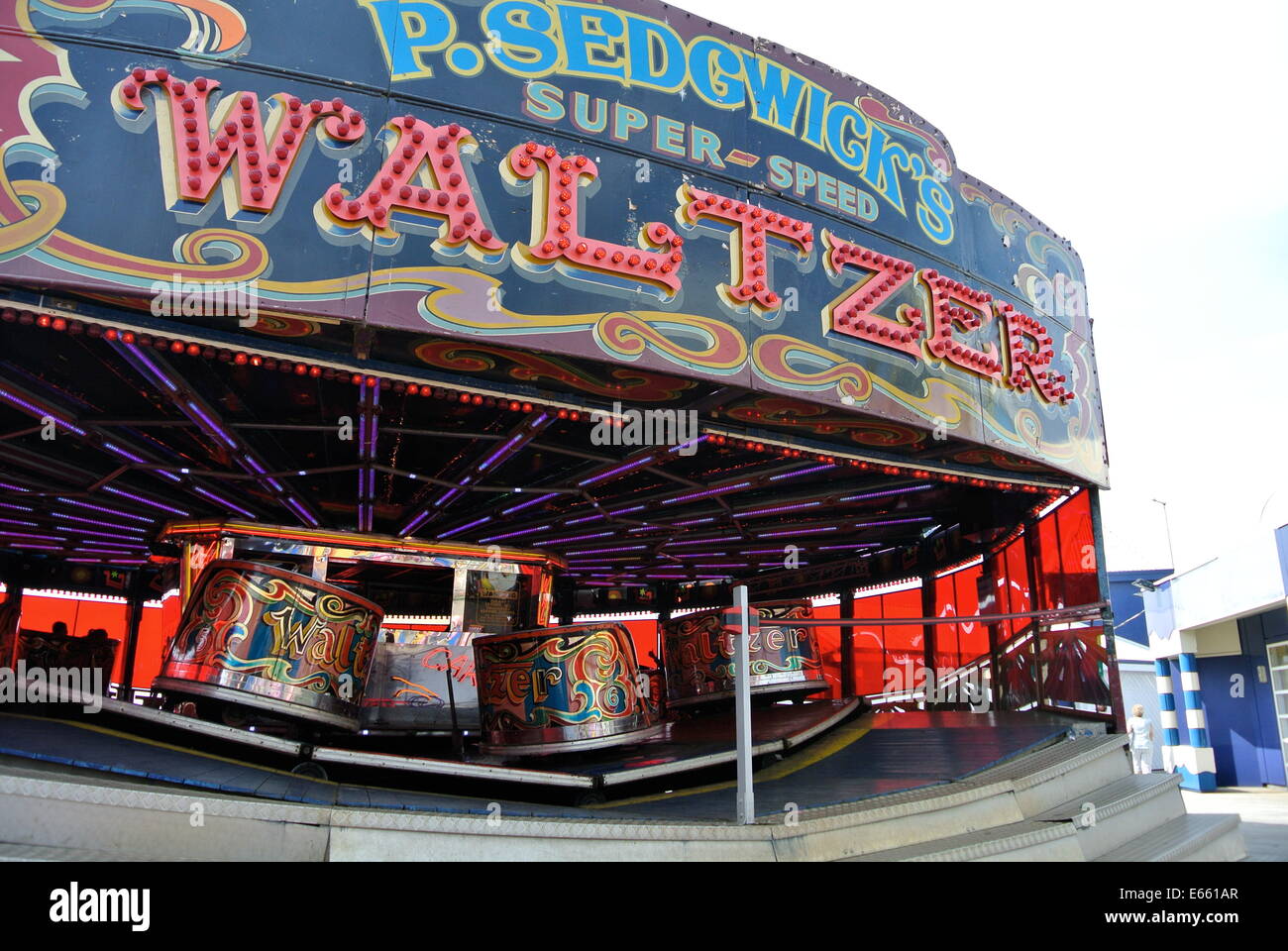 Funfair rides hi-res stock photography and images - Alamy