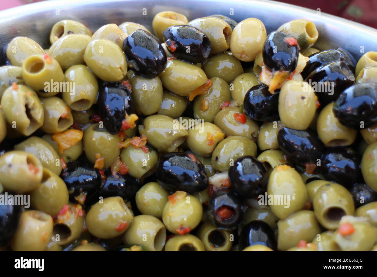 Olives on sale on a market stall Stock Photo - Alamy