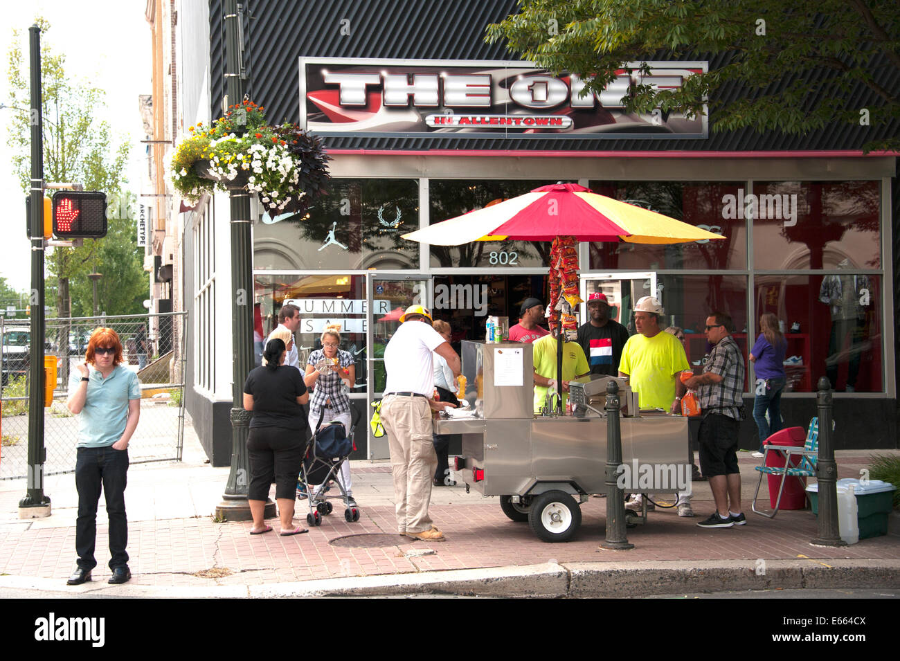Hot Dog Stand Vendor Stock Photo - Alamy
