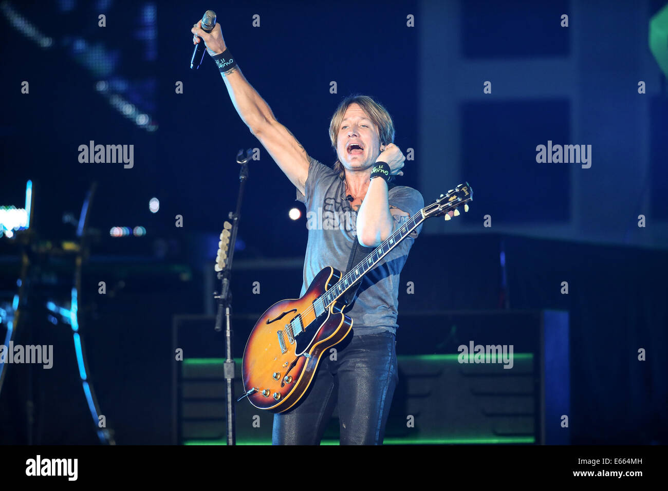 Australian country music singer hi-res stock photography and images - Alamy