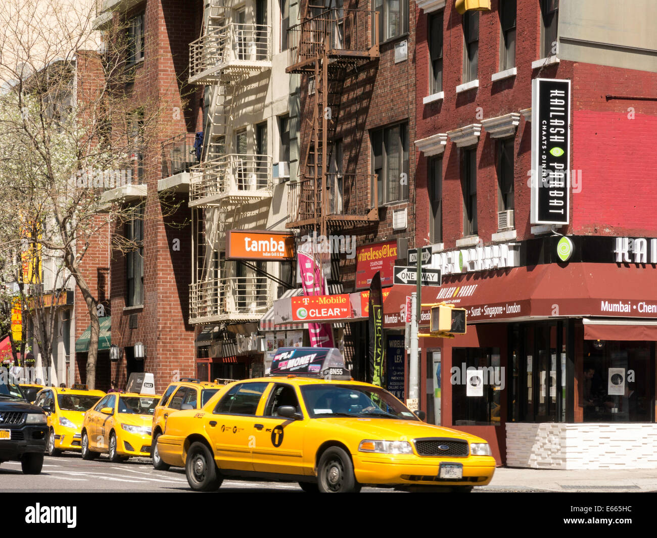 Yellow taxi cabs parked outside hi-res stock photography and images - Alamy