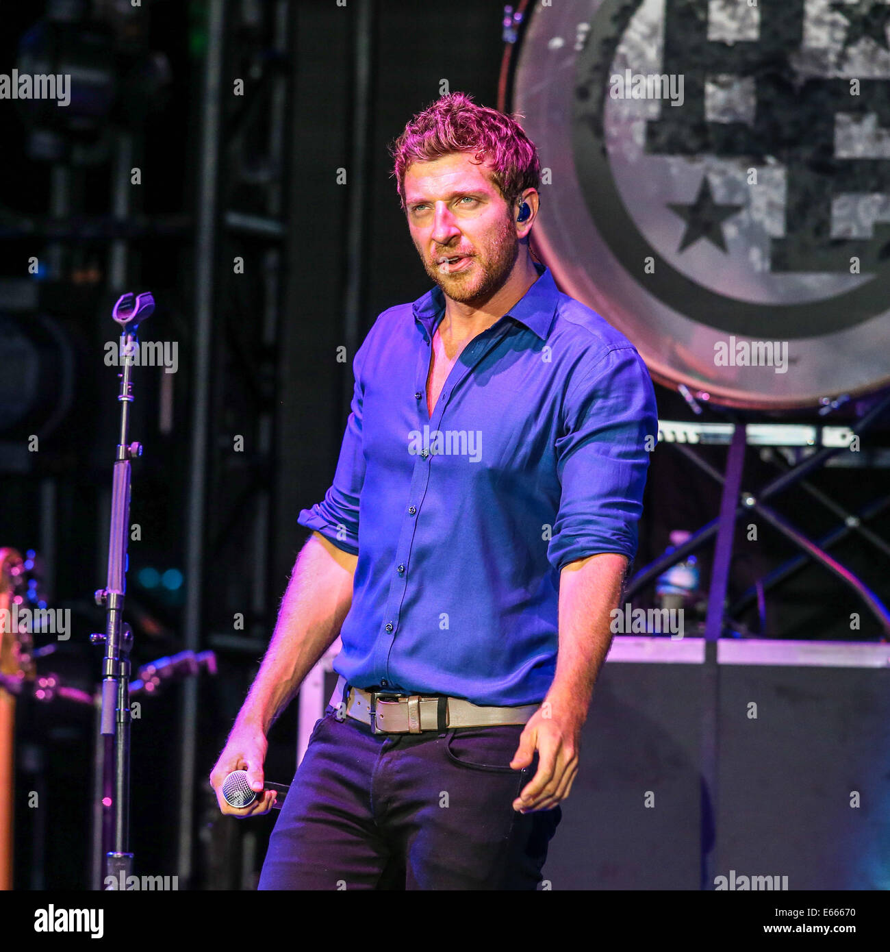 Raleigh, North Carolina, USA. 8th Aug, 2014. Music artist BRETT ...