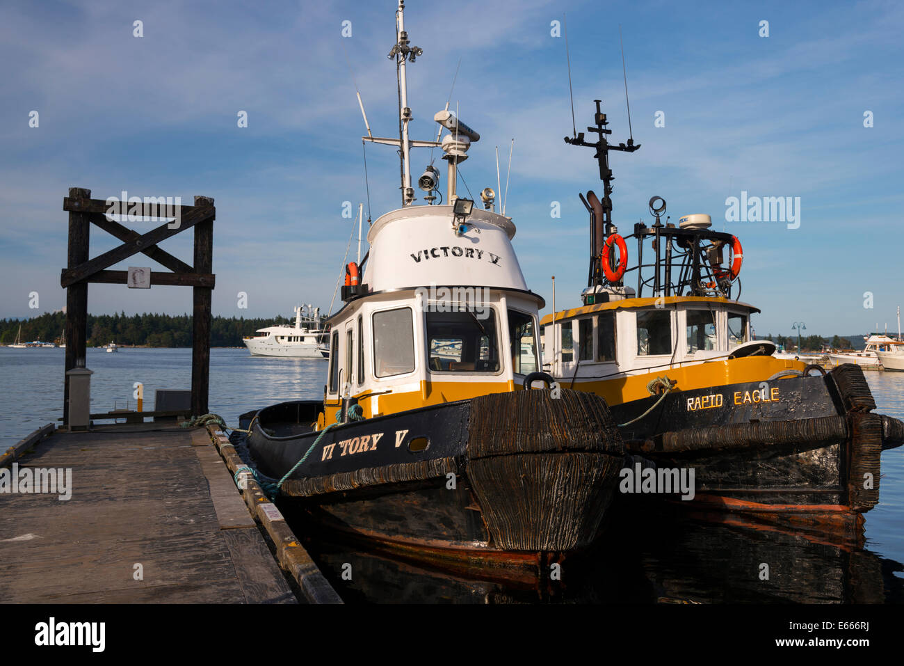 Two tugs hi-res stock photography and images - Alamy
