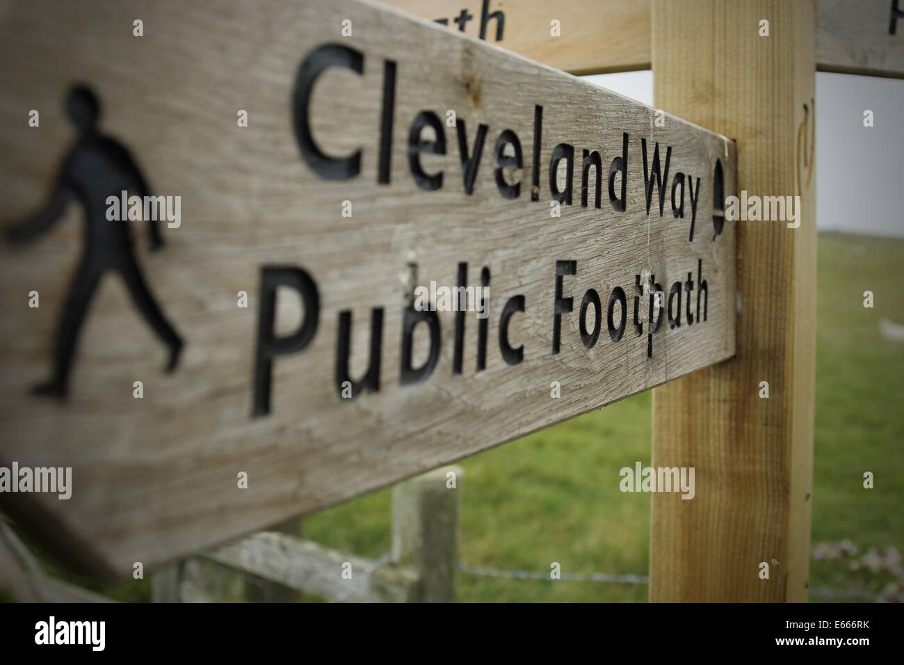 Cleveland Way Wooden Direction Sign Stock Photo - Alamy