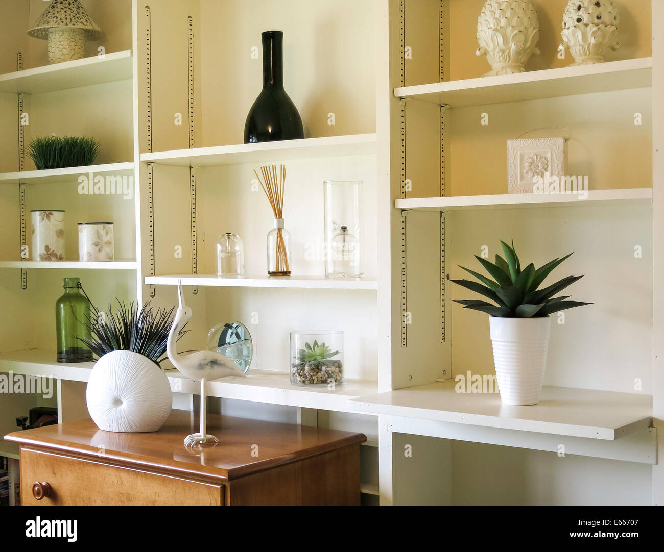 Built in bookcase hi-res stock photography and images - Alamy