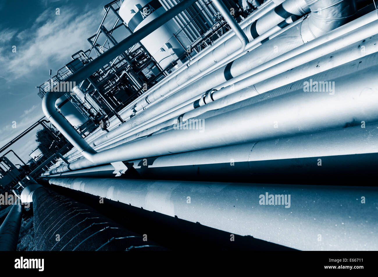 Giant pipelines hi-res stock photography and images - Alamy