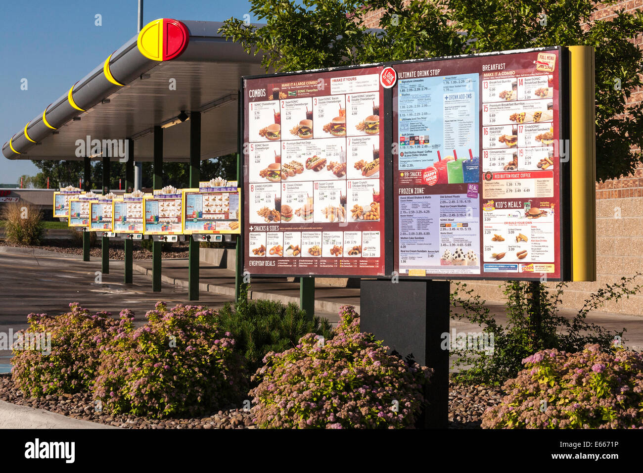 Drive thru menu board hi-res stock photography and images - Alamy