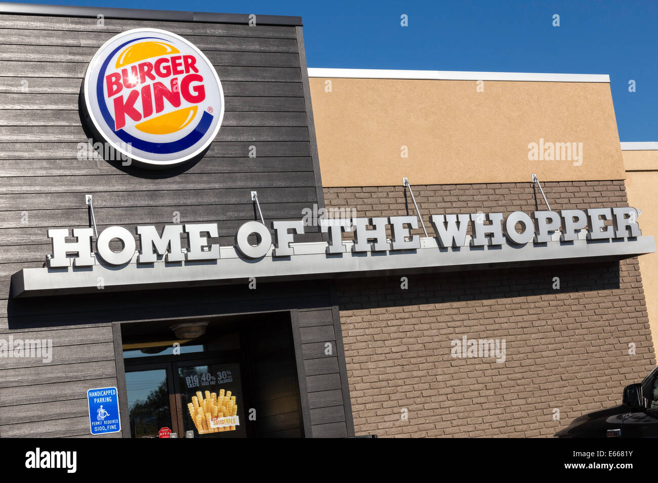 Burger king outdoor logo sign hi-res stock photography and images - Alamy