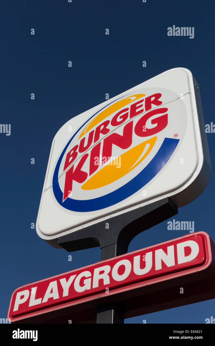 Burger King Fast Food Road Sign Stock Photo - Alamy