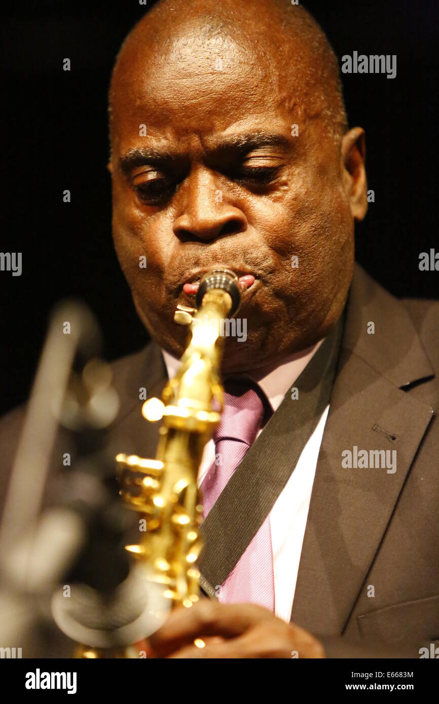 Maceo parker playing on stage hi-res stock photography and images - Alamy