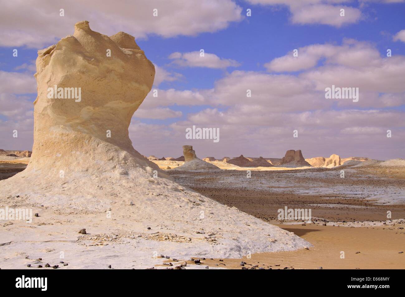 Chalk formation in White Desert, Farafra, Egypt Stock Photo - Alamy