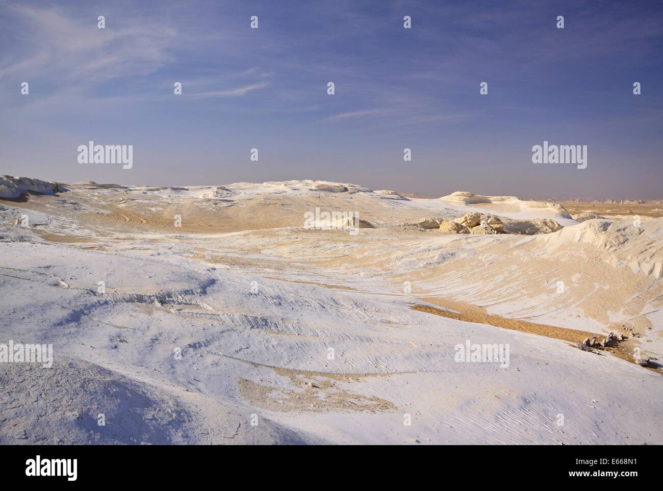 White desert egypt limestone hi-res stock photography and images - Alamy