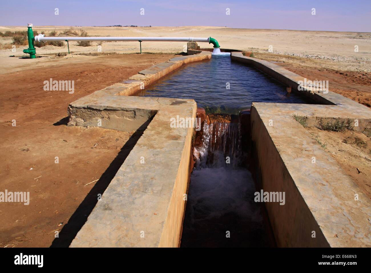 Water in desert hi-res stock photography and images - Alamy