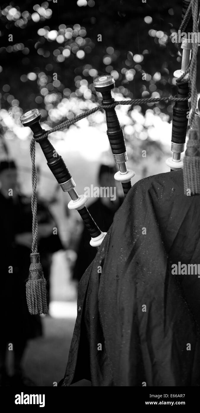 Scottish playing pipes Black and White Stock Photos & Images - Alamy