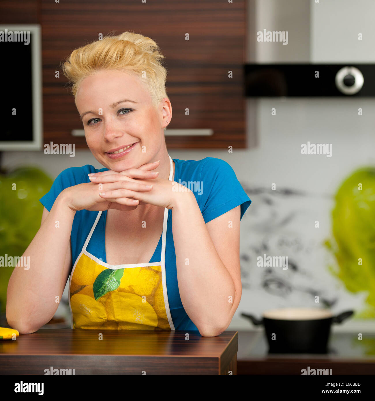 Beautiful white kitchen hi-res stock photography and images - Alamy