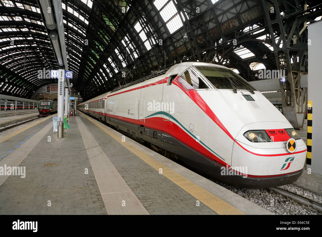 Italian express train hi-res stock photography and images - Alamy