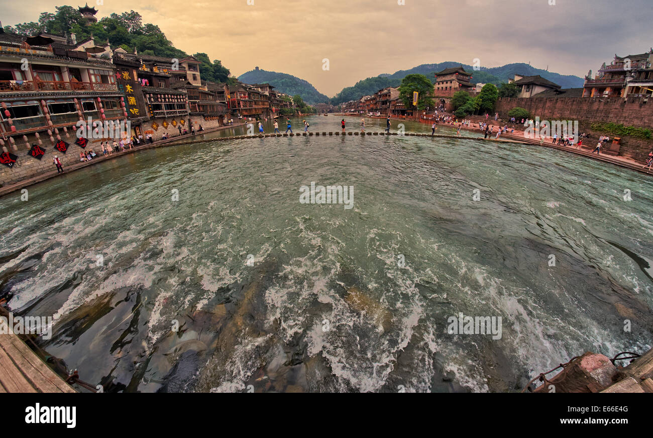 Stepping stone bridge hi-res stock photography and images - Alamy